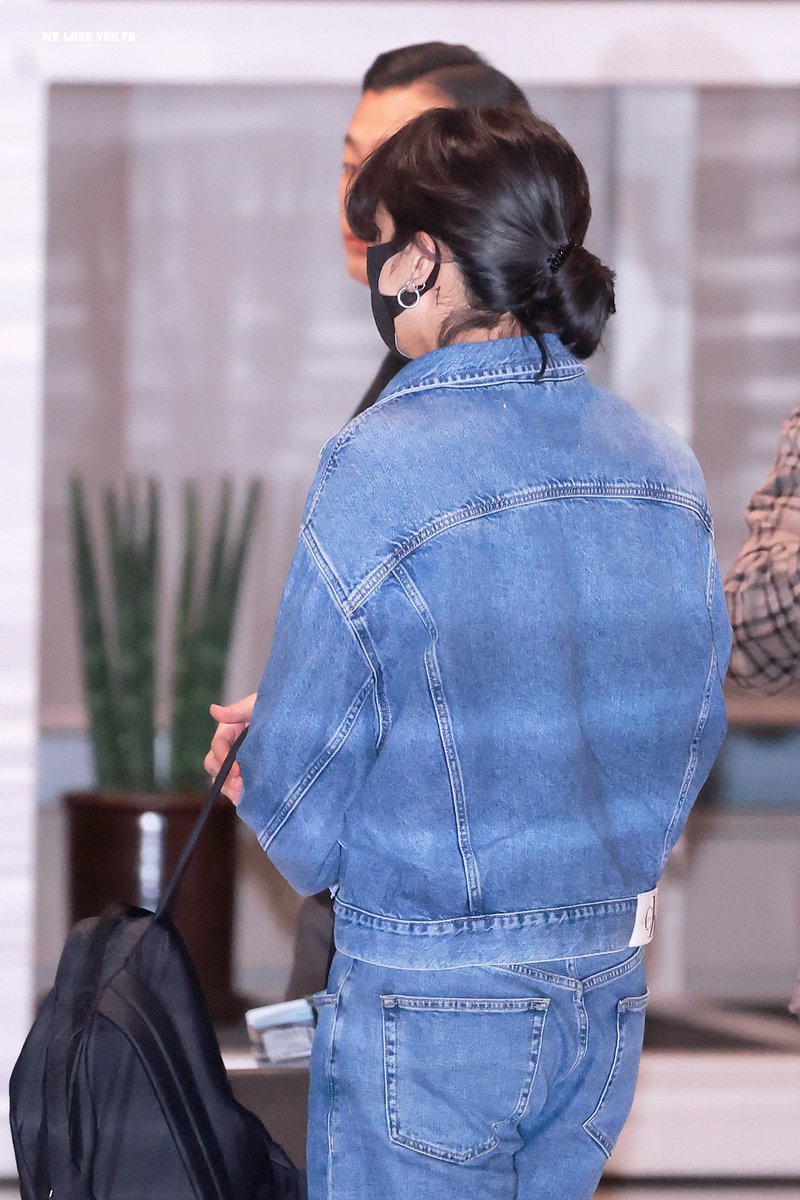 V Love U(slow) On Twitter 🐰230408 Icn 출국 머리 묶은 게 너무 귀여워요💕 정국 전정국