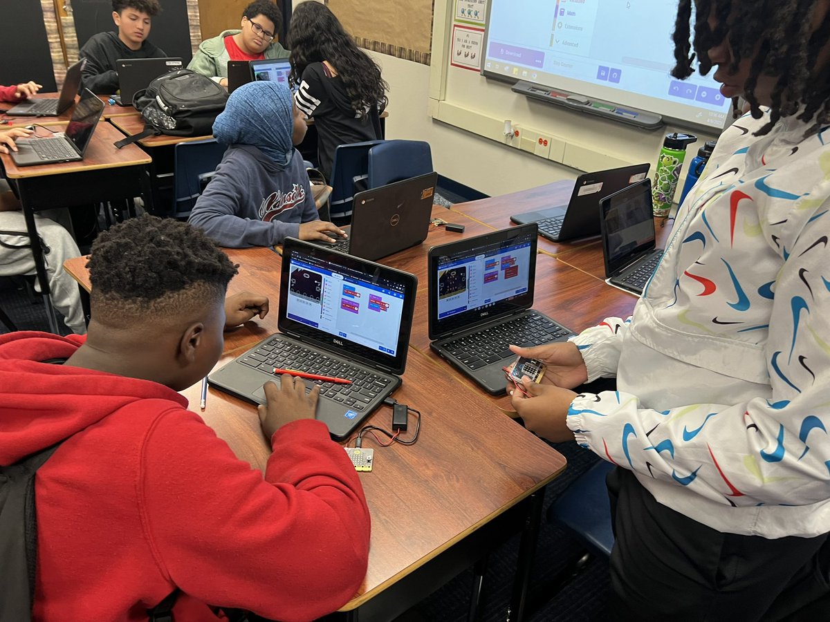 Micro:bit Educational Foundation on Twitter: "RT @MsPadillasWorld: My students coded @microbit ...