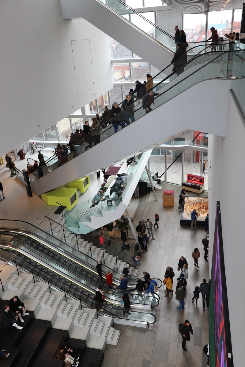 Robert van Asten on Twitter: "Ik ben geloof ik wel een beetje verliefd geworden op het Forum in ...