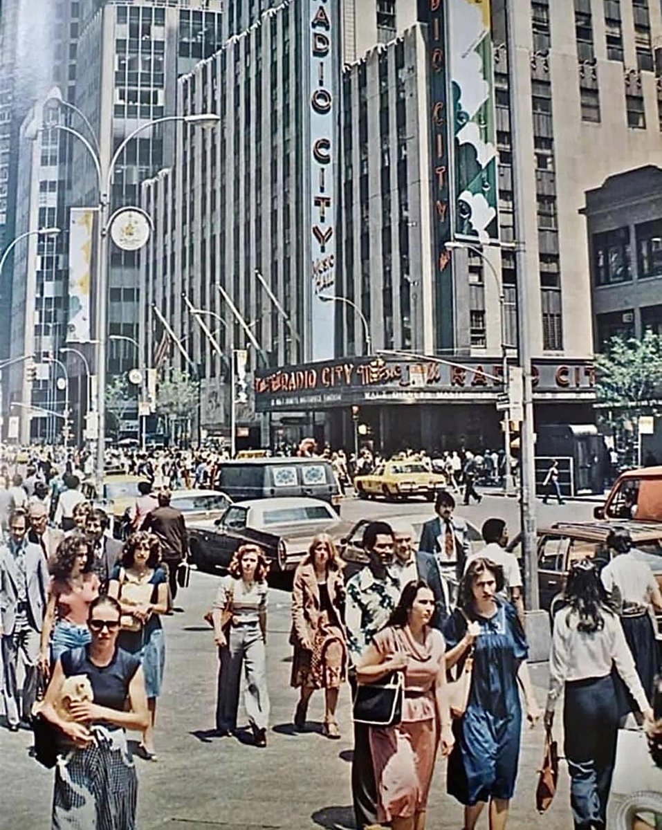 Edward Elderman on Twitter: "“SPRING TIME” NEW YORK CITY 1970"