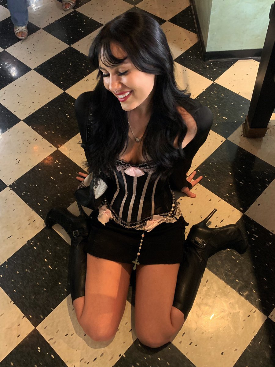 𝓅𝓇𝒾𝓃𝒸𝑒𝓈𝓈 𝒿𝓊𝓁𝑒𝓈🤍 on Twitter: "last night 🖤"