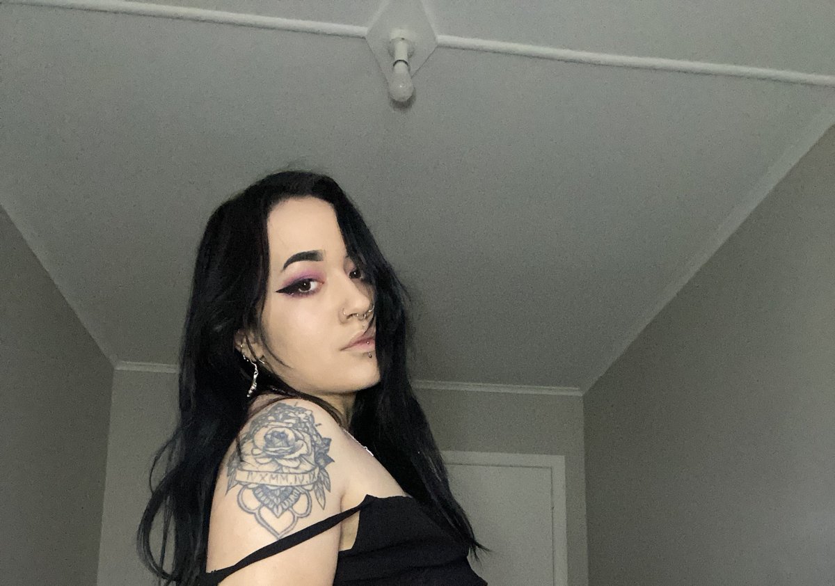 Ari on Twitter: "Full pic on the forbidden site"