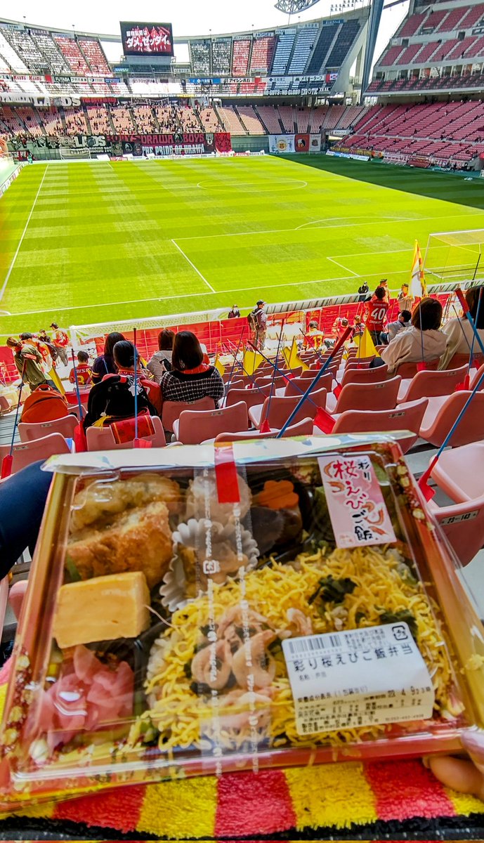卓也 On Twitter ⚽浦和レッズ♦情報 現在、豊田スタジアム内の風景📷バックスタンドの俺達レッズ♦サポーターのゴール裏🇾🇪の雰囲気!気合を感じる😌! 浦和レッズ 名古屋に勝利します