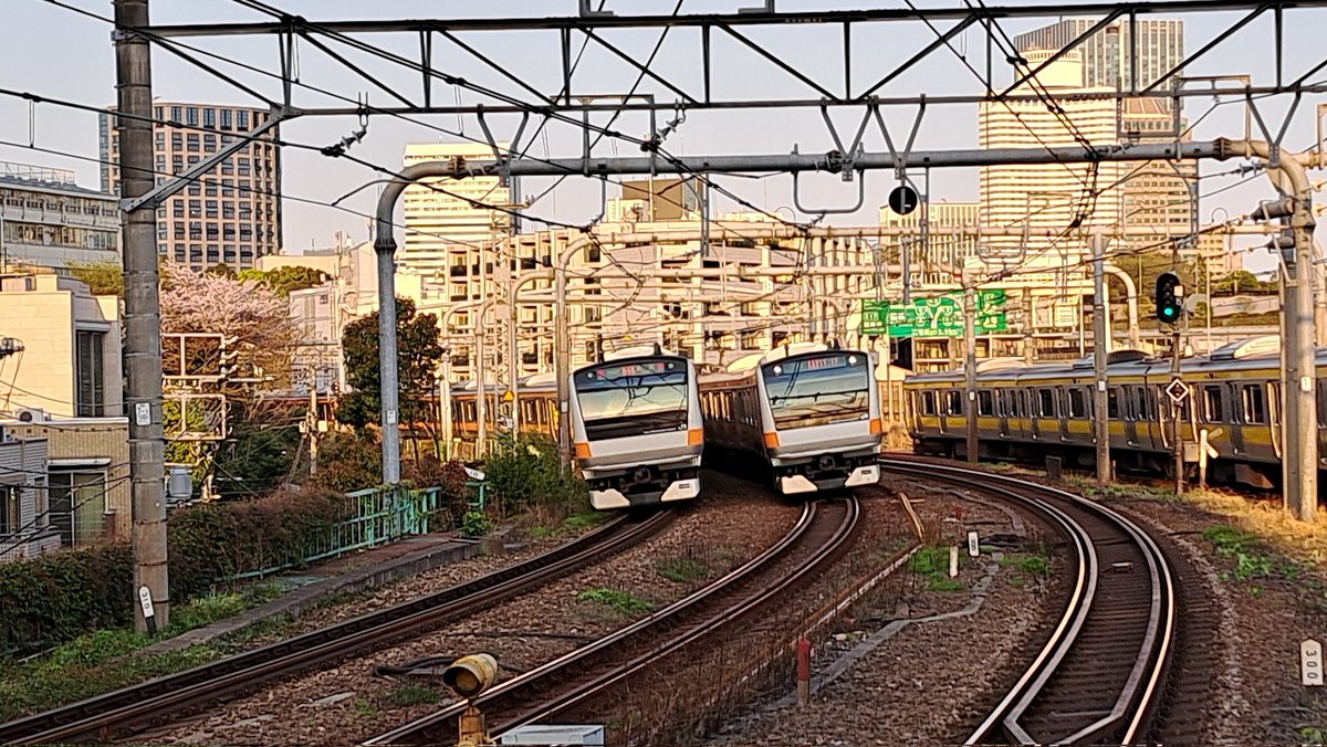 中央線撮り鉄∬ on Twitter: "#いいねした鉄道ファン全員フォローする 中央線を中心に信濃町駅で撮影しました。 209系 E491系 E233系 E353系"