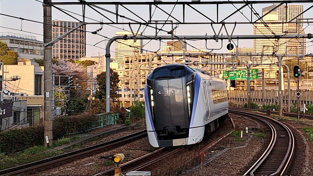 中央線撮り鉄∬ on Twitter: "#いいねした鉄道ファン全員フォローする 中央線を中心に信濃町駅で撮影しました。 209系 E491系 E233系 E353系"