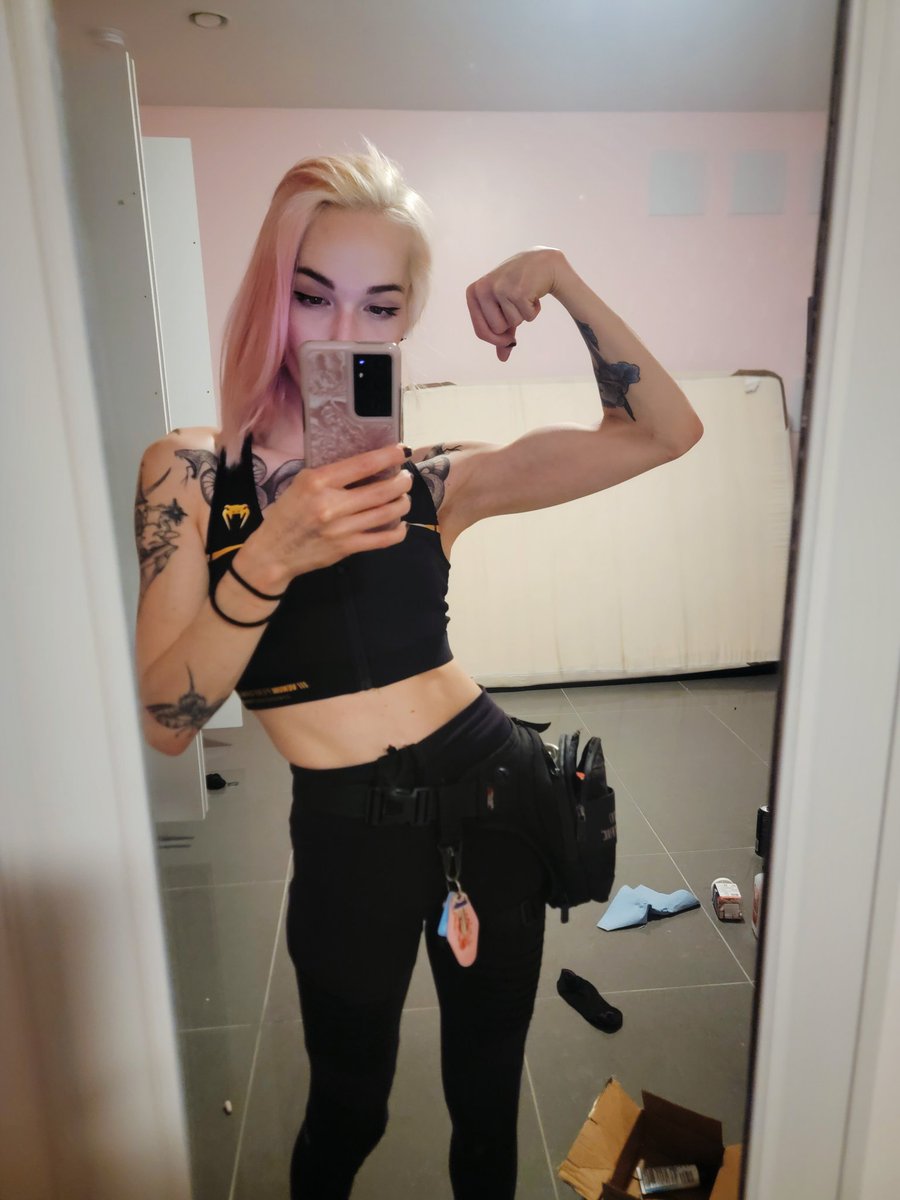 𝘔𝘪𝘴𝘴𝕽𝖊𝖉𝘓𝘪𝘯𝘦 on Twitter: "Flex on em bruh 🔥"