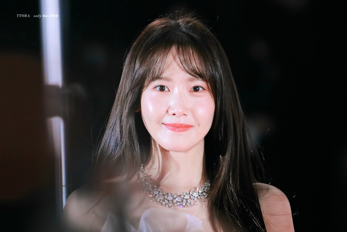 Evenz 🦈 on Twitter: "RT @ttora0805: 221125 청룡영화상 레드카펫 윤아 5p [Upload] 📷https://ttora.tistory.com ...