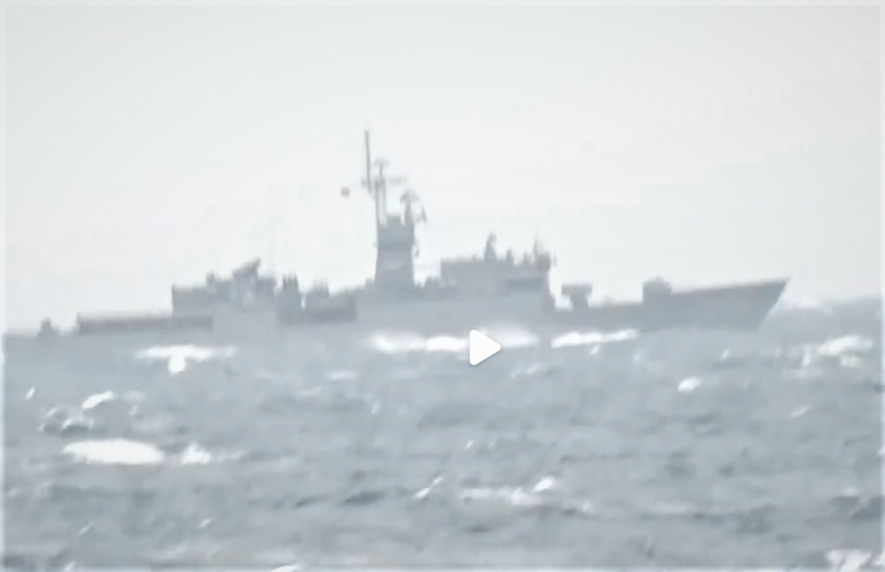 新台灣國防軍事網 on Twitter: "中共「徐州艦」東部海域進逼 央視曝目視我海軍「宜陽艦」 5海里畫面 https://def.ltn.com.tw/article ...