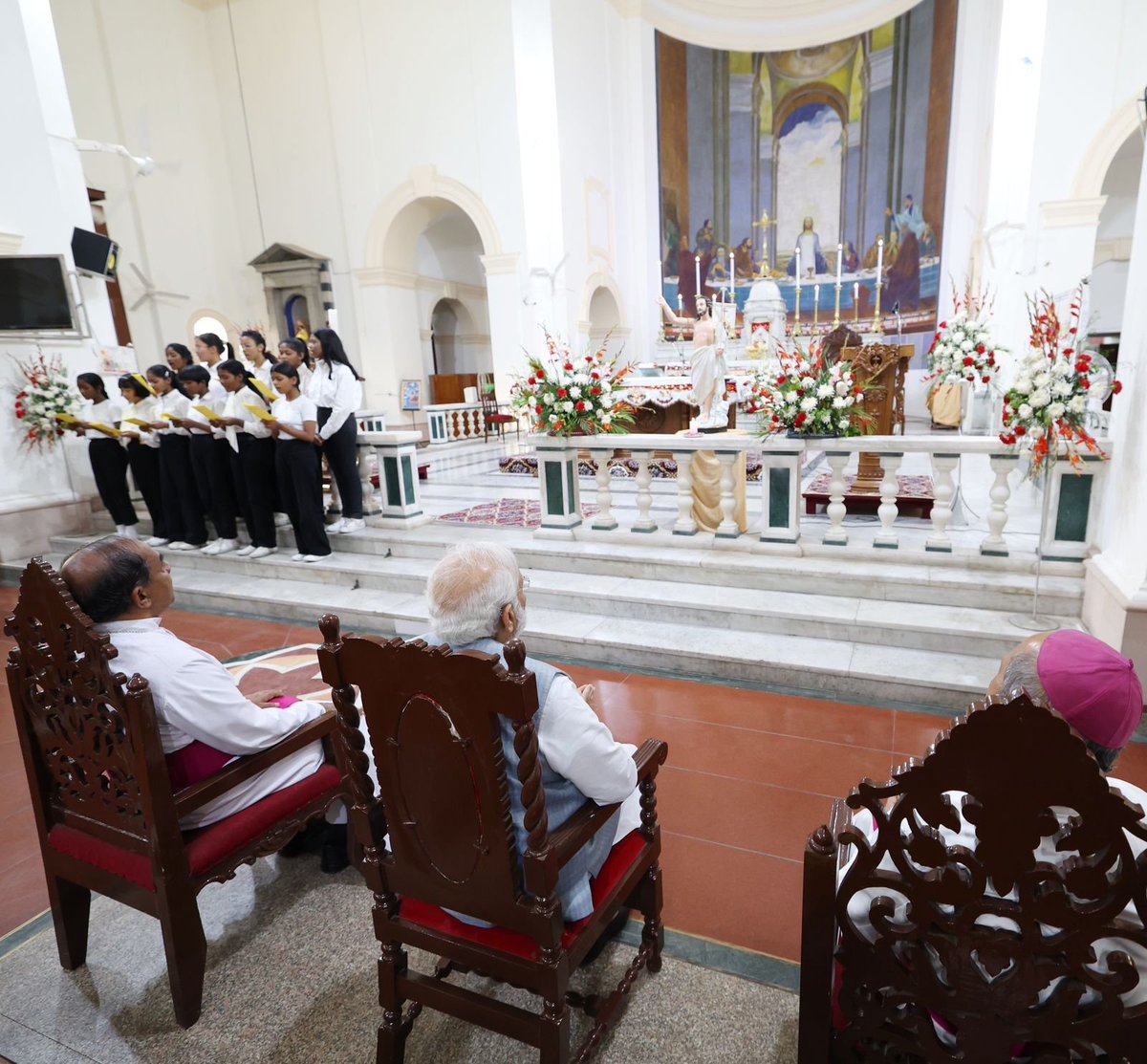 #WATCH | Prime Minister Narendra Modi reached Sacred Heart Cathedral ...