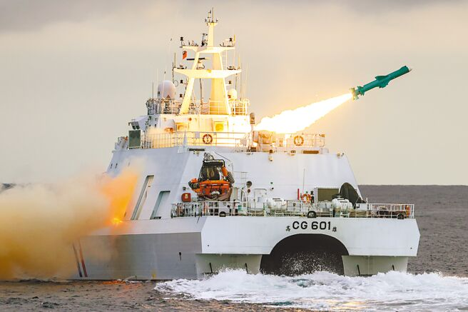 新台灣國防軍事網 on Twitter: "共軍4/10馬祖莒光南方外海實彈射擊 海巡署全程雷達、艦艇監控 https://def.ltn.com.tw/article ...