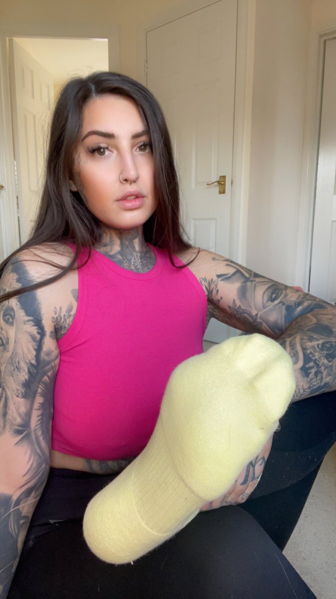 Feet RT PROMO 66.2K on Twitter: "RT @larissarosexx: My sock would look better down your throat ...