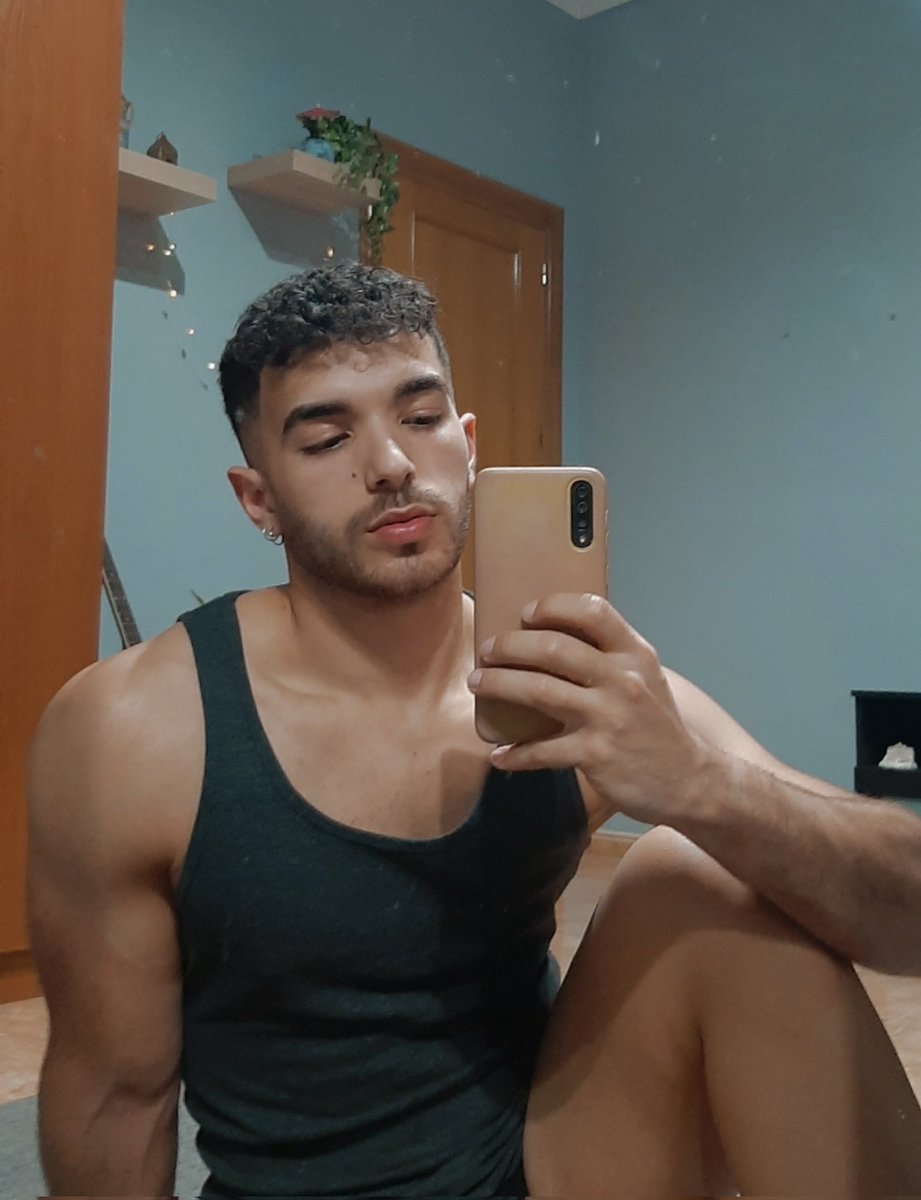 aitor 🕷 on Twitter: "the artist: the fan:"