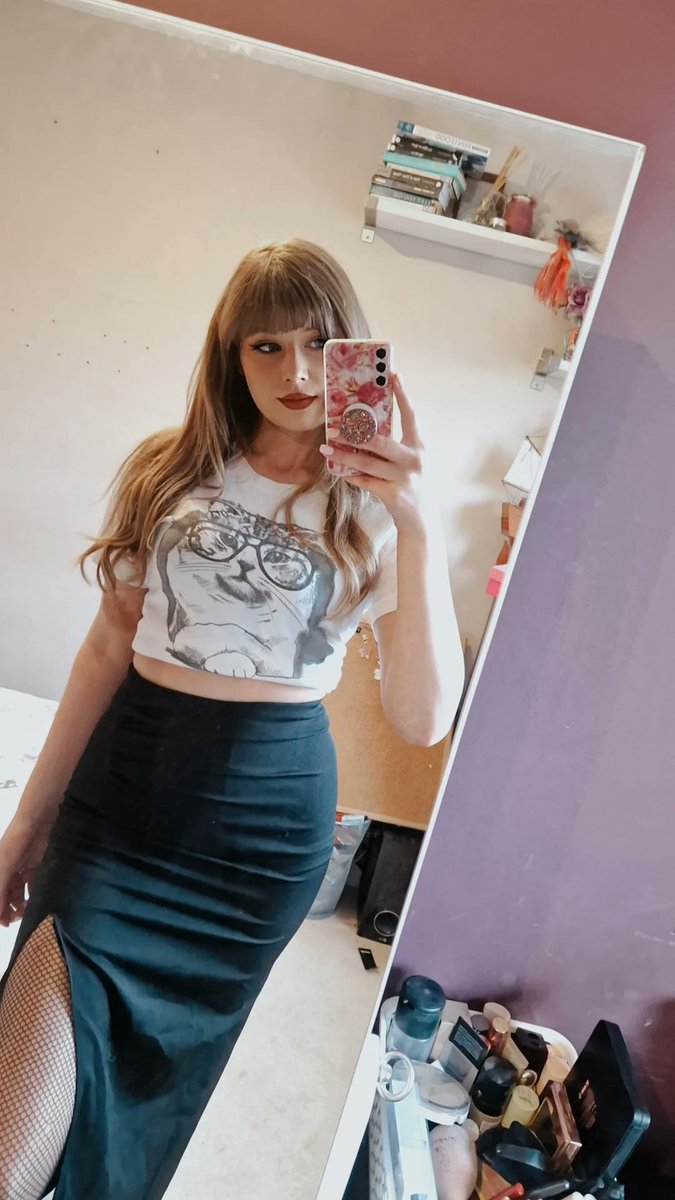 Rebecca (taylors version) 🌌 on Twitter: "repping Meredith today 🐱"