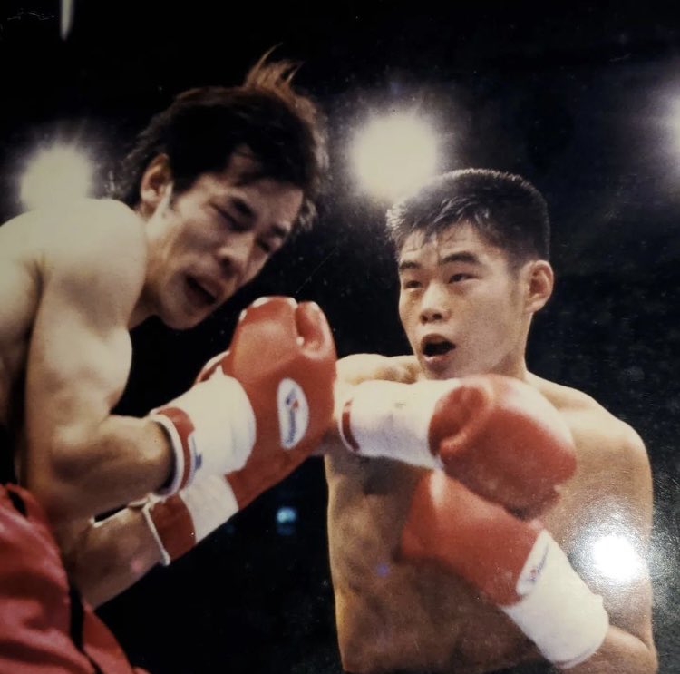 拳闘屋 on Twitter: "日本スーパーフェザー級🇯🇵 王座決定戦🔥🔥 杉田竜平 🇯🇵 VS 金内豪🇯🇵 一進一退のシーソーゲームが 続きますが‼️‼️ アマエリートの金内選手を 杉田 ...