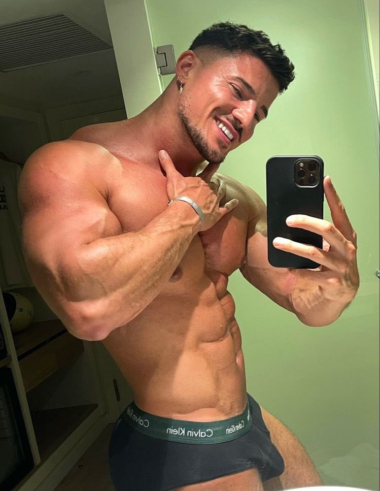 Muscle Guy on Twitter: "RT @DominicanBoy19: