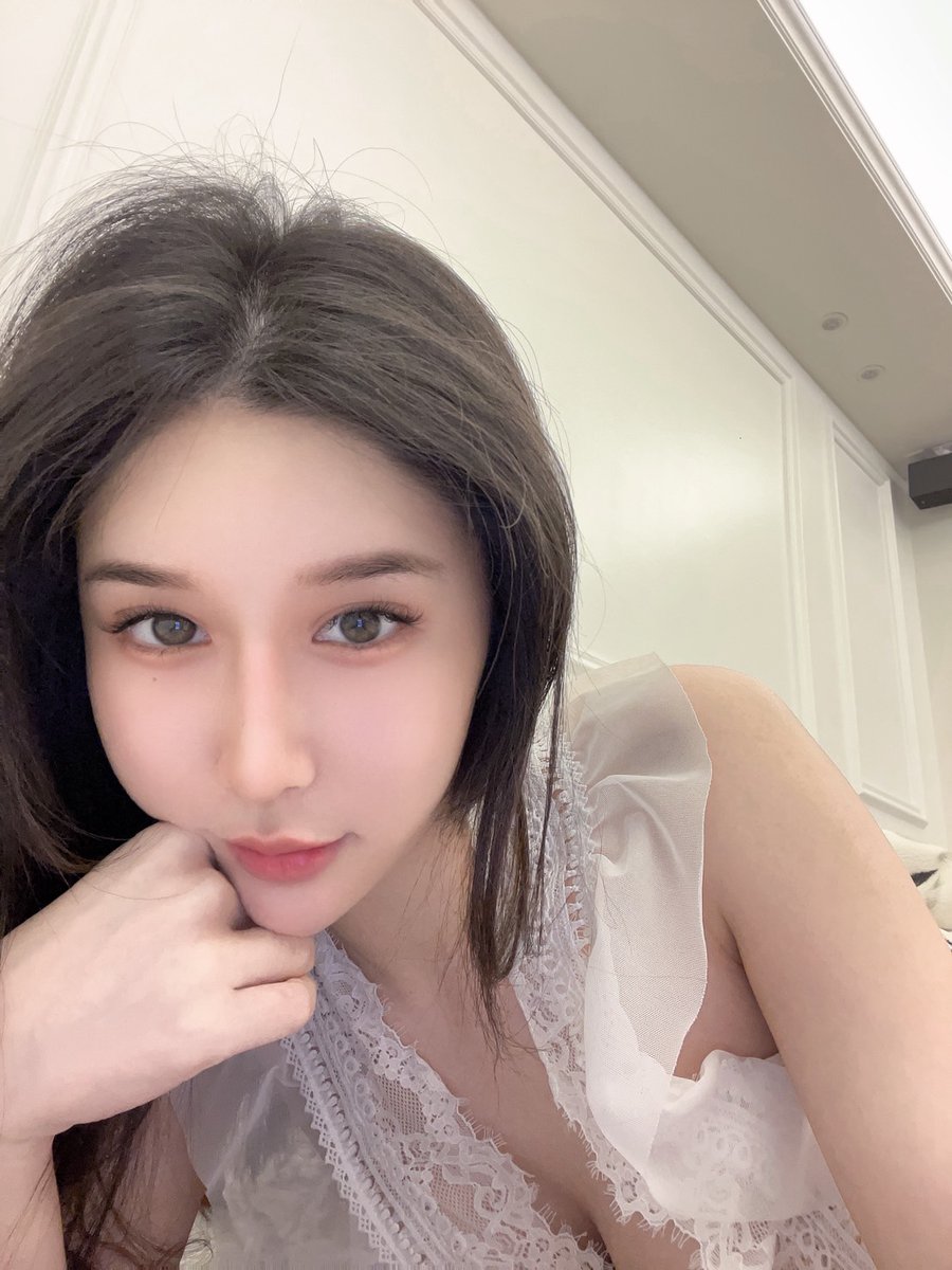 夢夢 Monmon on Twitter: "包緊緊和穿少少都是致命誘惑 你喜歡哪一種😈 https://lin.ee/dftvOaF"