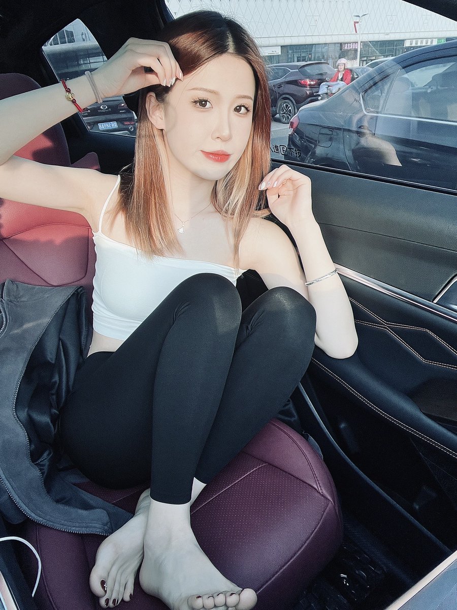 真实美脚玉足（生活中）23K on Twitter: "真实美女裸足足底收藏（NO.204）真正喜欢的人和事，都是值得我们去坚持的，全力以赴，当你看到美足妹子的时候一定不要放过😘，裸足可以完美 ...