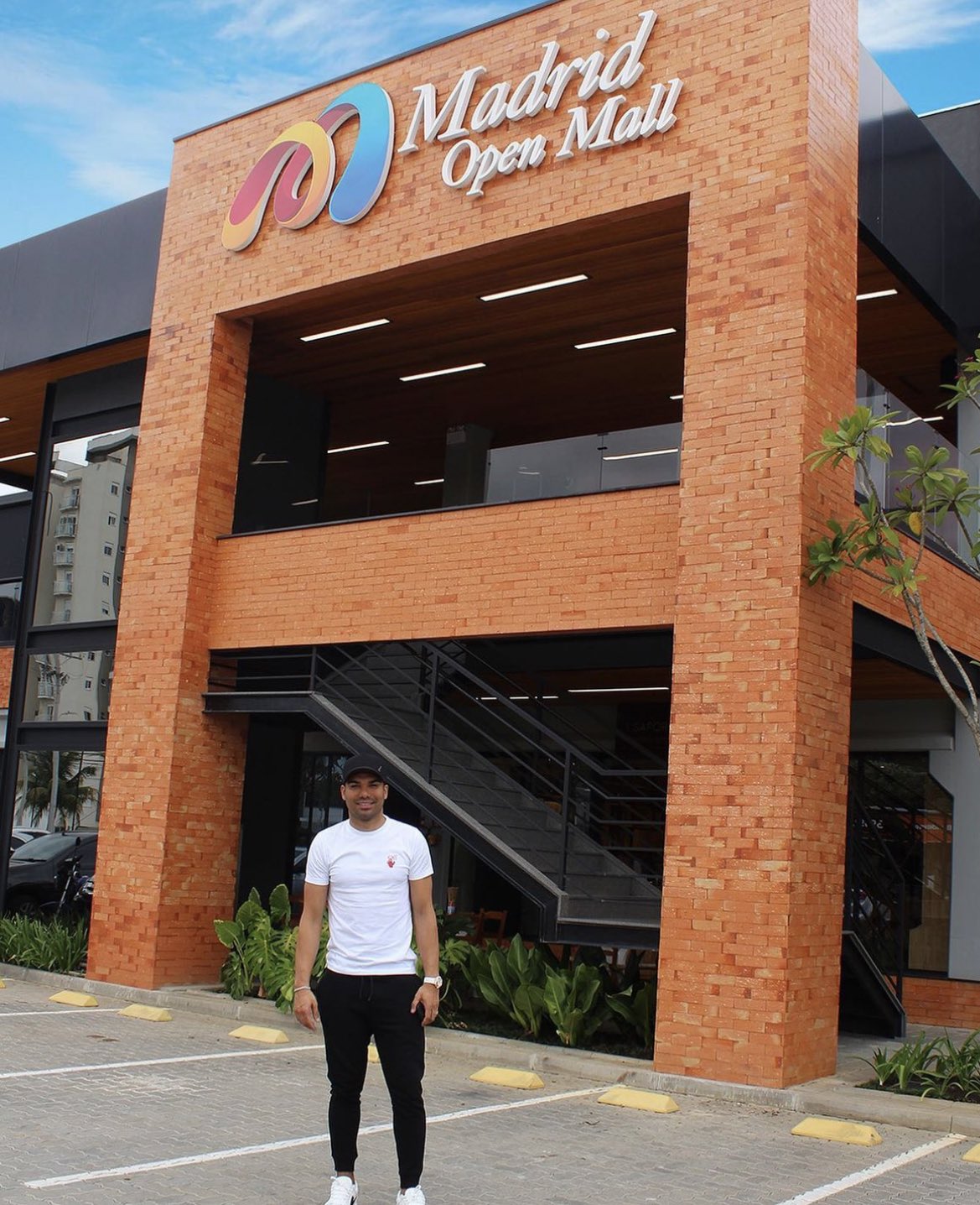 Madrid Zone on Twitter: "💰Casemiro remembers Madrid in his new mall at his hometown in Brazil ...