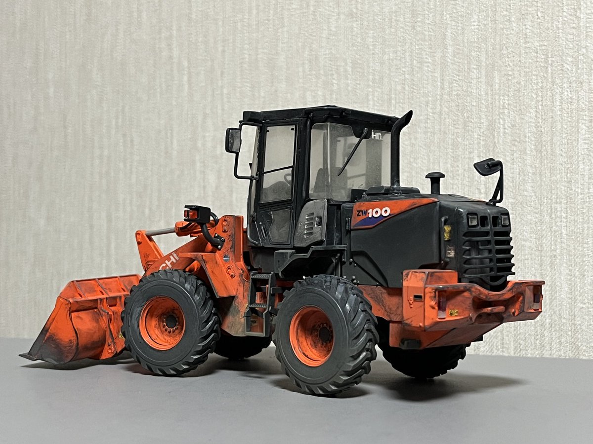 ちゃる on Twitter: "ハセガワのプラモ、ホイールローダーZW100-6完成しましたー。 特に改造はしないでストレートに組んだだけで、塗装とウェザリング処理をしたのみです。"