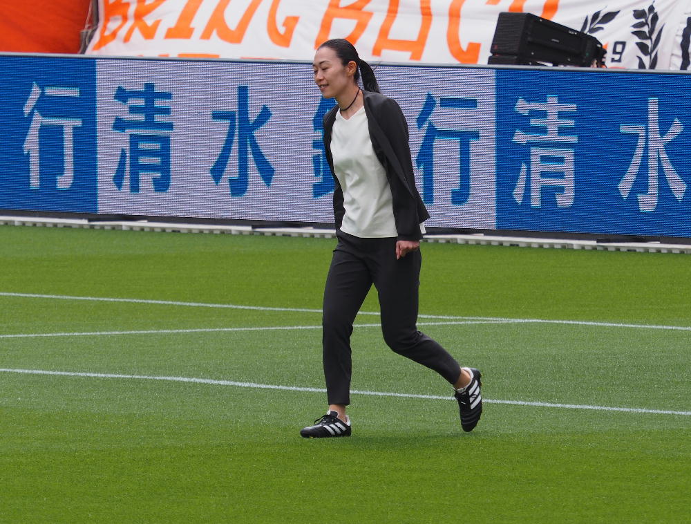 さかた:自称プロゲーフラー On Twitter 山下主審を撮る。