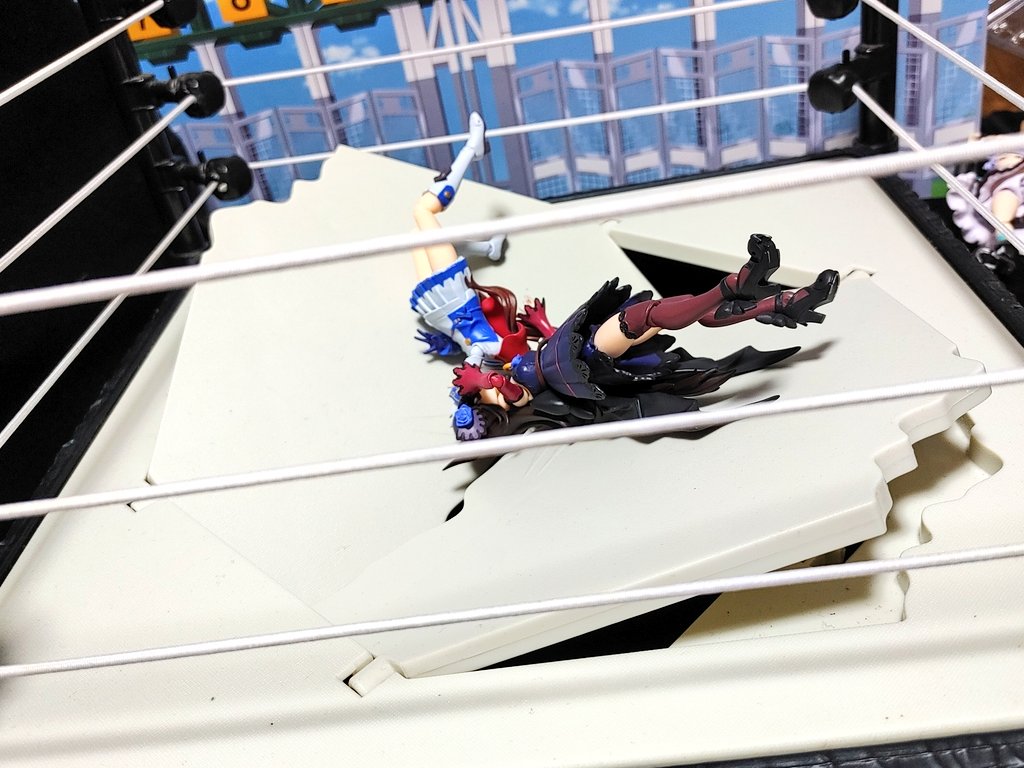リフラフさん On Twitter ラッシャーさんから買い取ったこのリングには床割れギミックがついてるのだ雪崩式ブレーンバスター!!!