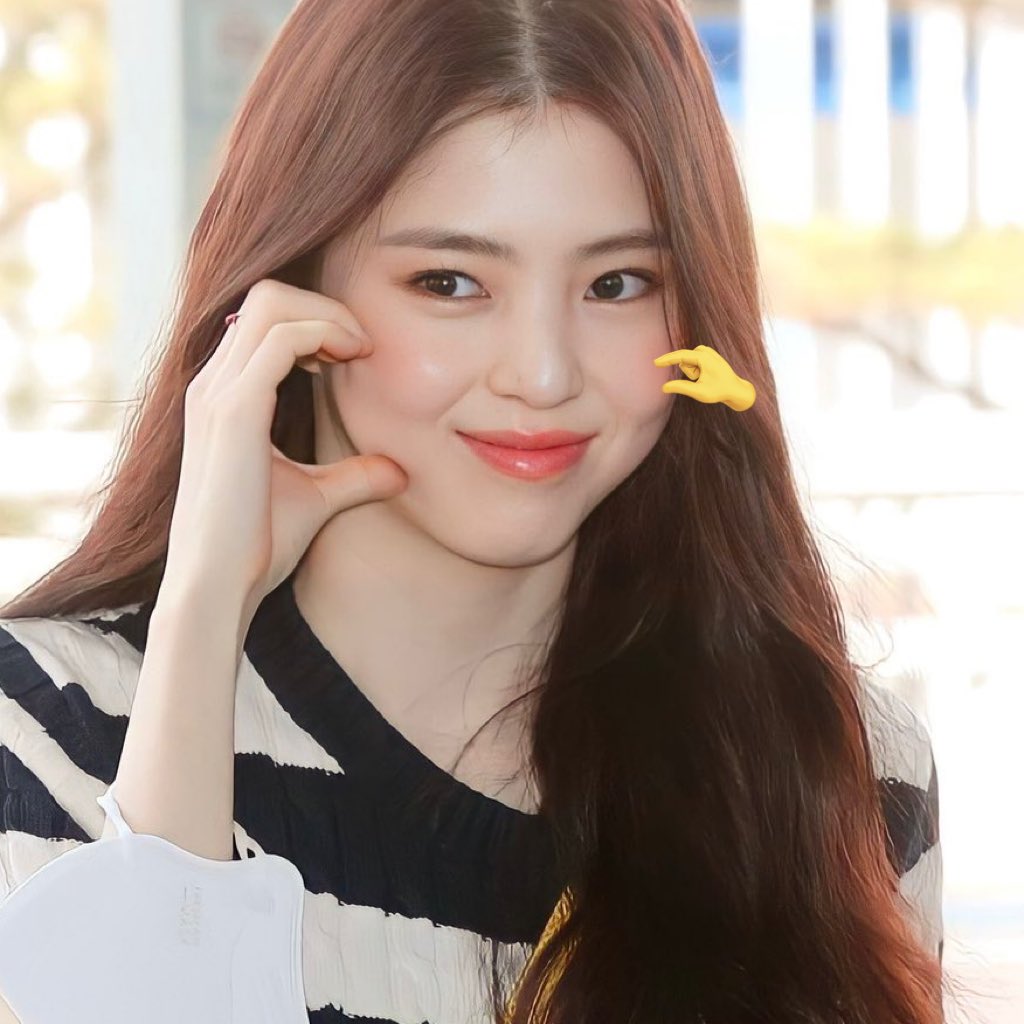 On Twitter her Cheeks on-twitter-her-cheeks