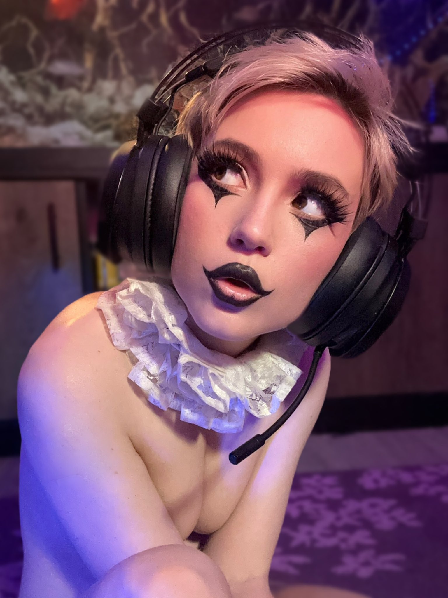 GhostieGhoo on Twitter: "It’s thunderstorming so loud today, send help 😩💦 https://t.co ...