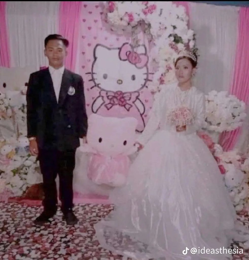 Hello Kitty Wedding Dress