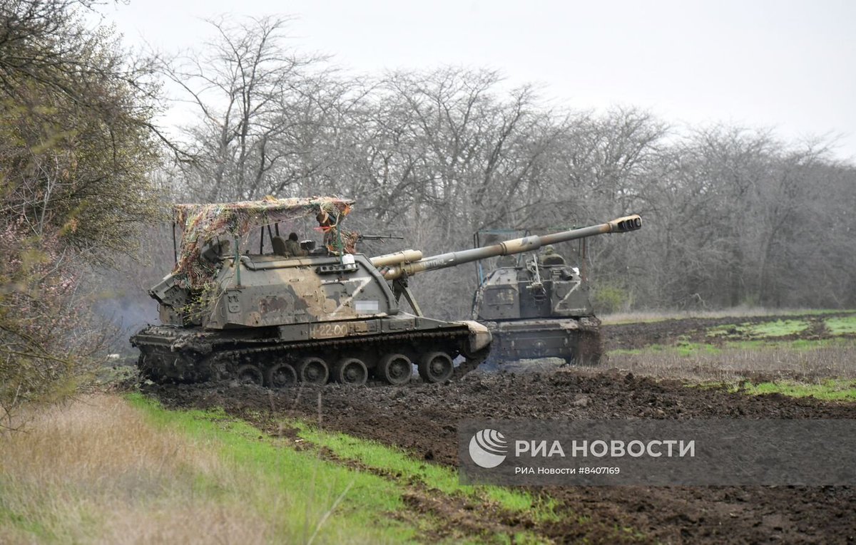 Rob Lee on Twitter: "Russian Msta-S howitzers with roof screens. https://vk.com/milinfolive?w ...