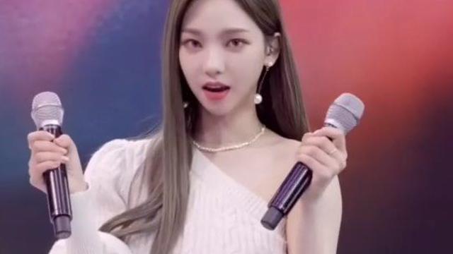 유머 on Twitter: "새하얀 순백의 묵직한 카리나:https://bltly.link/FwYVbPv #유머 #스토리"