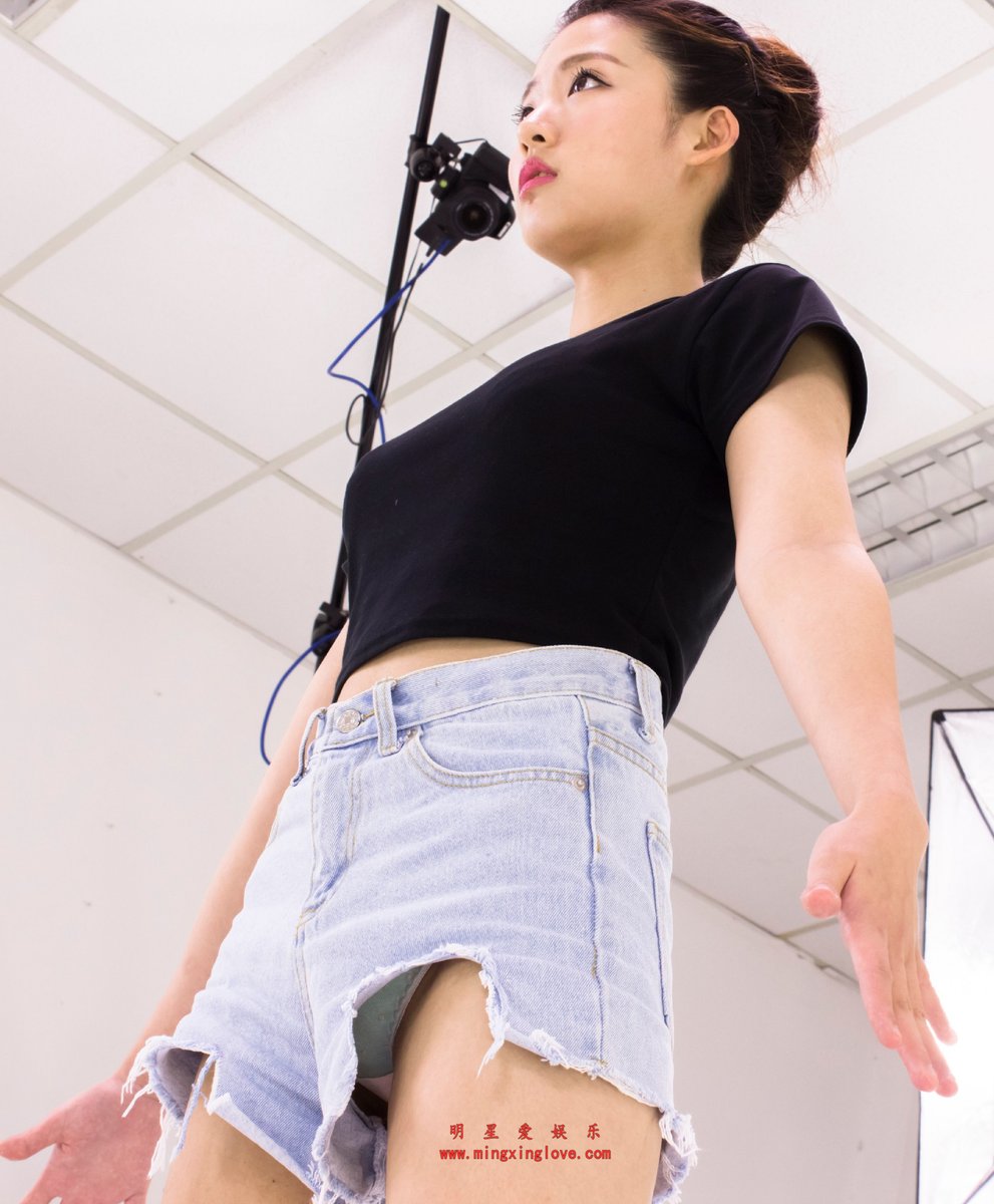 明星生图分享 on Twitter: "#孙芮 参加某综艺节目拍摄的360°VR视频图片花絮照片，短裤光腿走光露内，高清4K分辨率原图无修 #生图 下载 照相机型号 Canon EOS ...