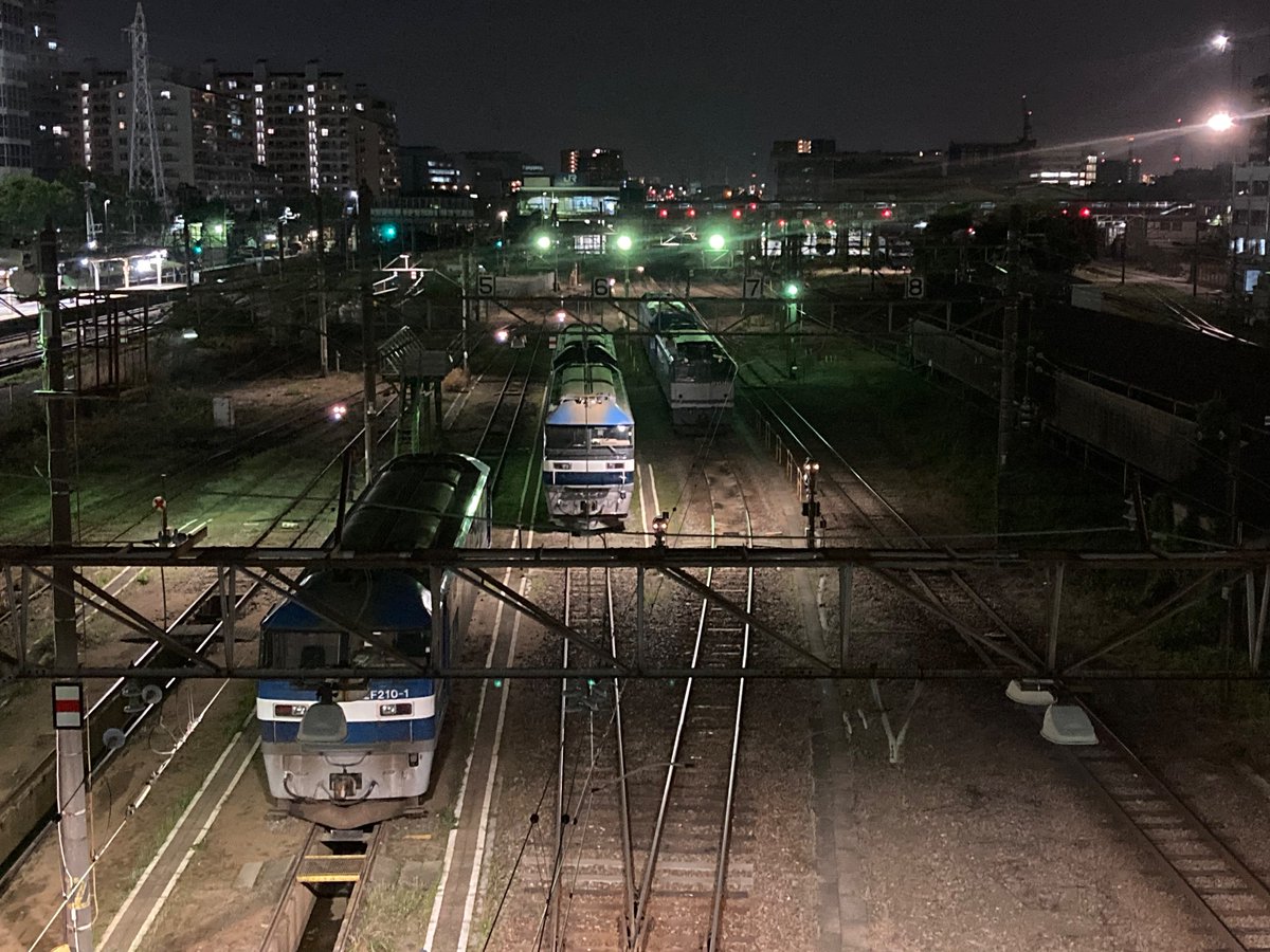 satoru_8888 on Twitter: "2023/04/18 新鶴見機関区 21:40ごろ"