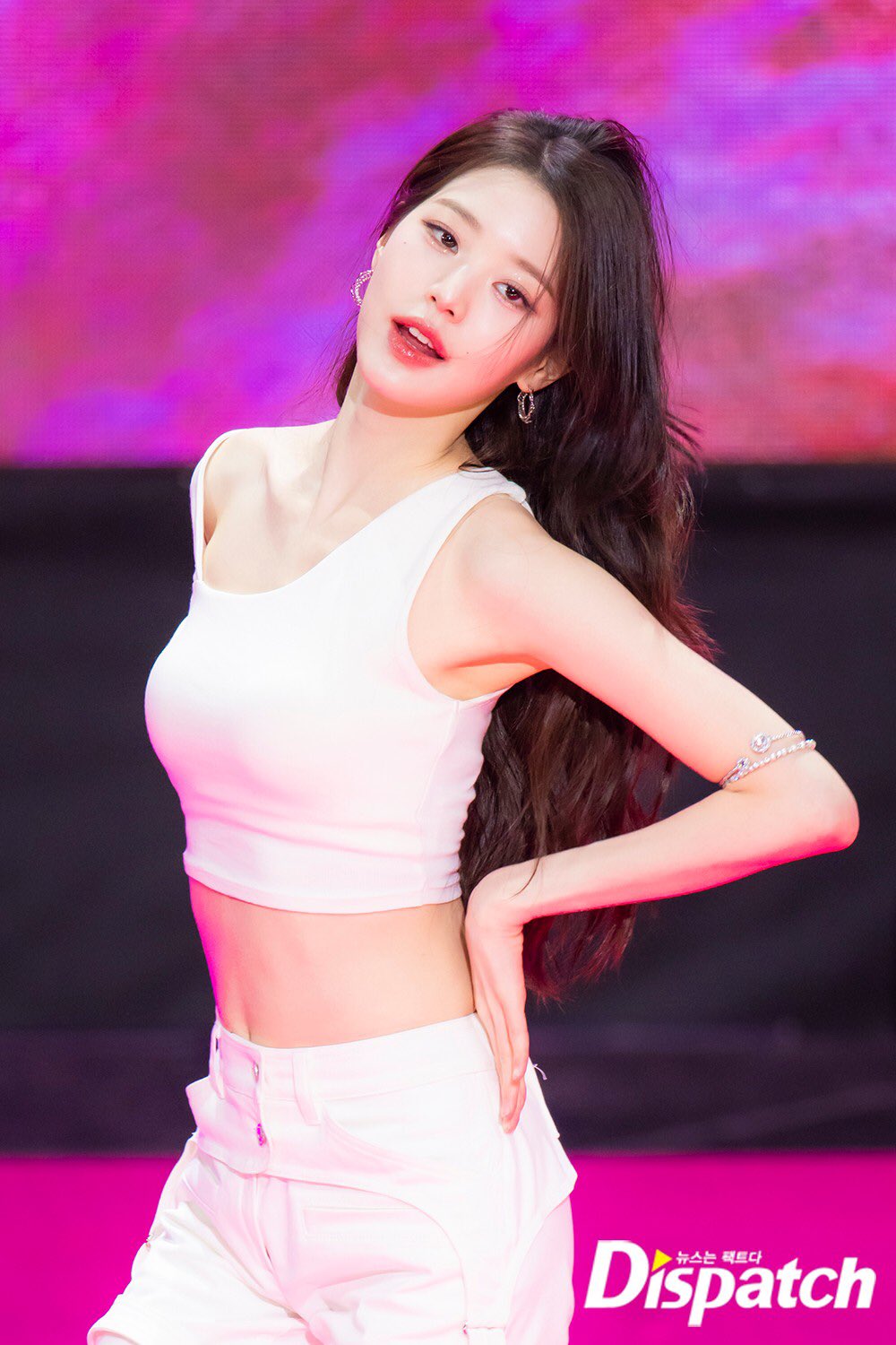 워녕소리 on Twitter: "이게.....이게 기사사진이랜다...........미땡나...... https://t.co/nduml4nShw" / Twitter