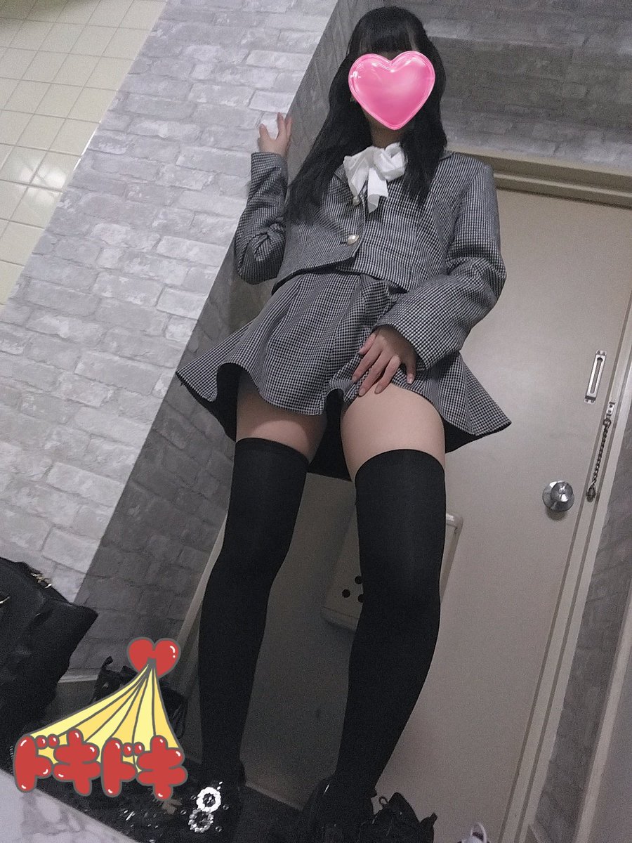 与一卍＠新宿JKMAX on Twitter: "なしろさん出勤です！ 絶対領域が凄まじい！！🈲🦵🏿🈲 下から煽るとSっ気あるように撮れるけどどちらもイけるとは本人談🙆‍♀️🙆‍♀️💕 今宵も ...