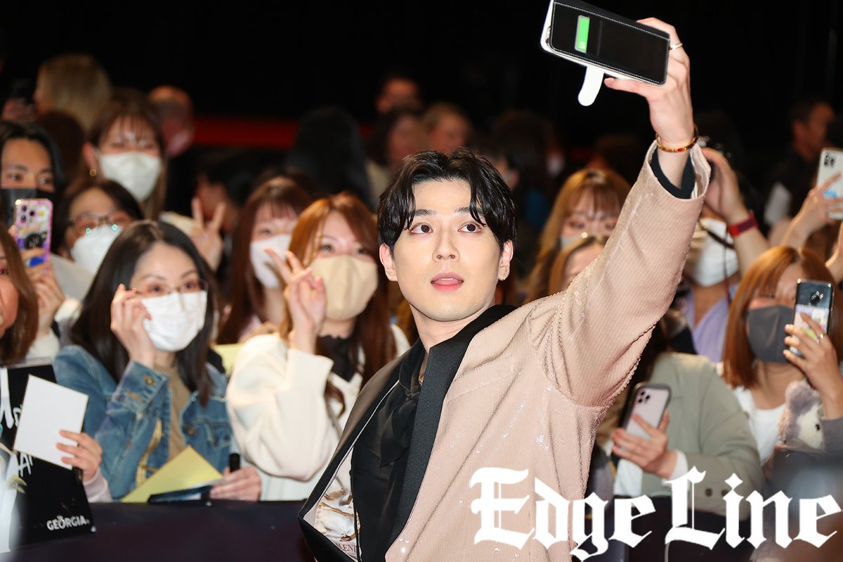 edgeline（エッジライン） on Twitter: "新田真剣佑「聖闘士星矢」車田正美氏とガッチリ握手！「幸せ」 https://edgeline-tokyo.com ...