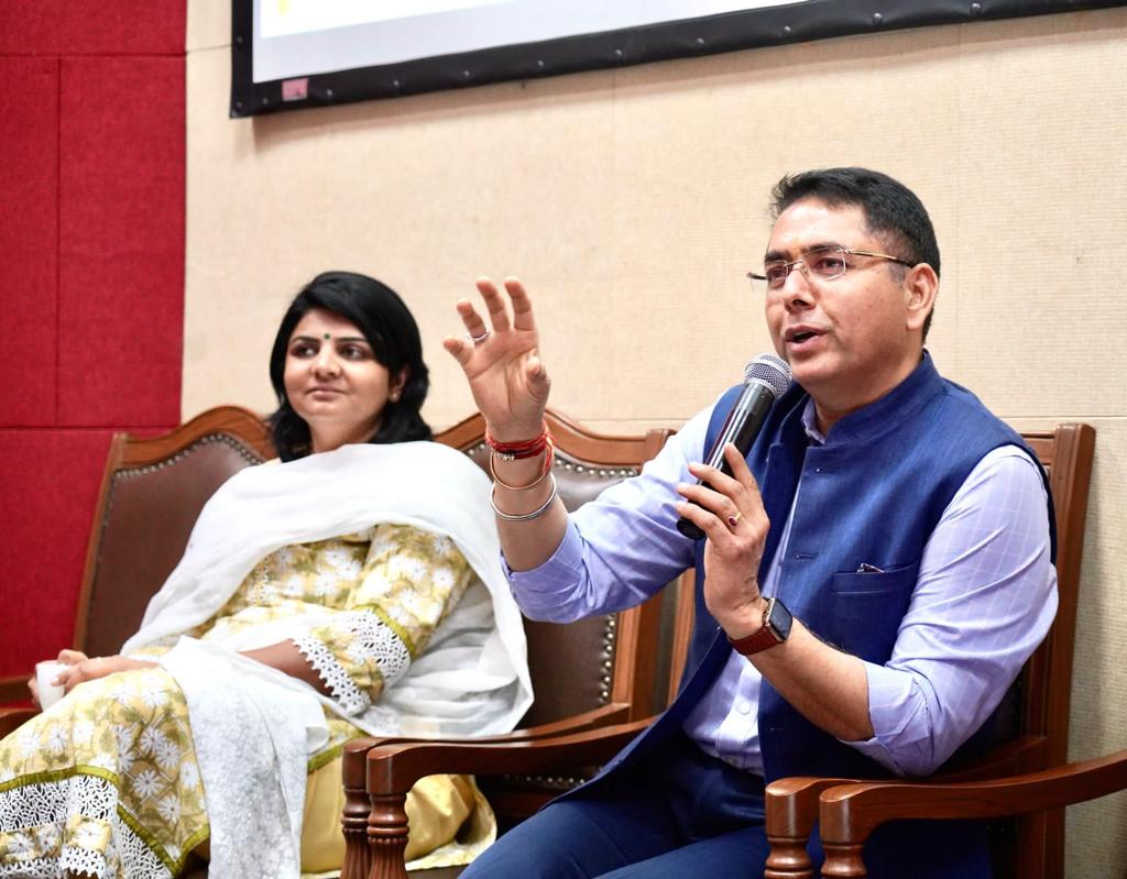 Aman Arora on Twitter: "During meet with Distt Incharges&staff of Employment Generation Dept, I ...