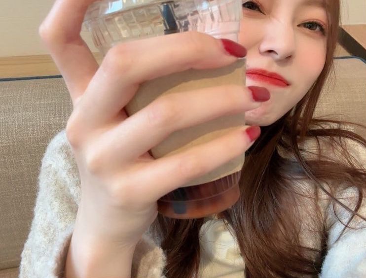 ♂か え く ん 🍁 on Twitter: "梅澤さんの2枚目の表情大好きな人いません？？ (僕は大好きです) https://instagram.com/stories/ume ...