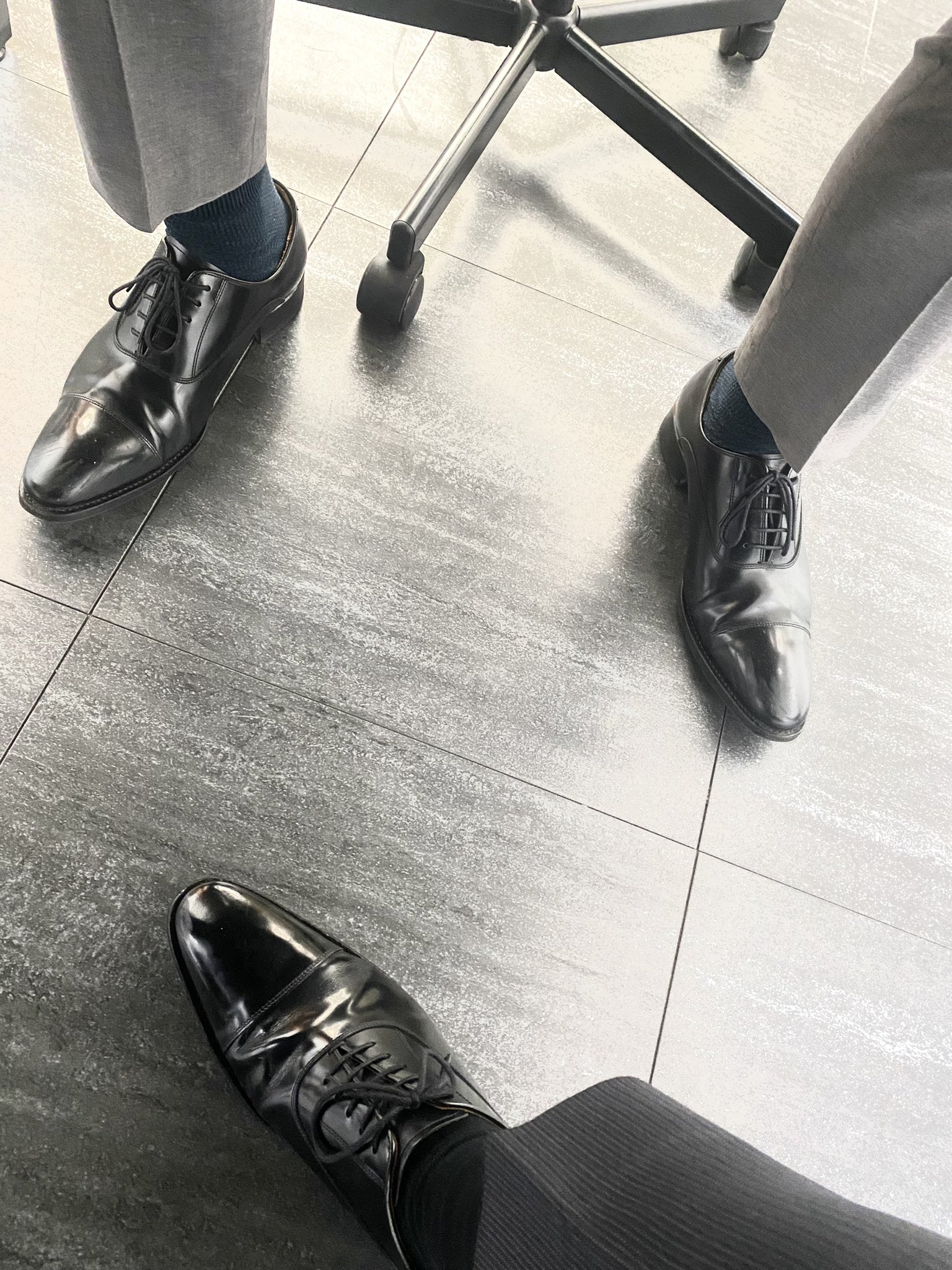 hiro on Twitter: "會議偷拍主管的皮鞋 https://t.co/UbXCynkCwt" / Twitter