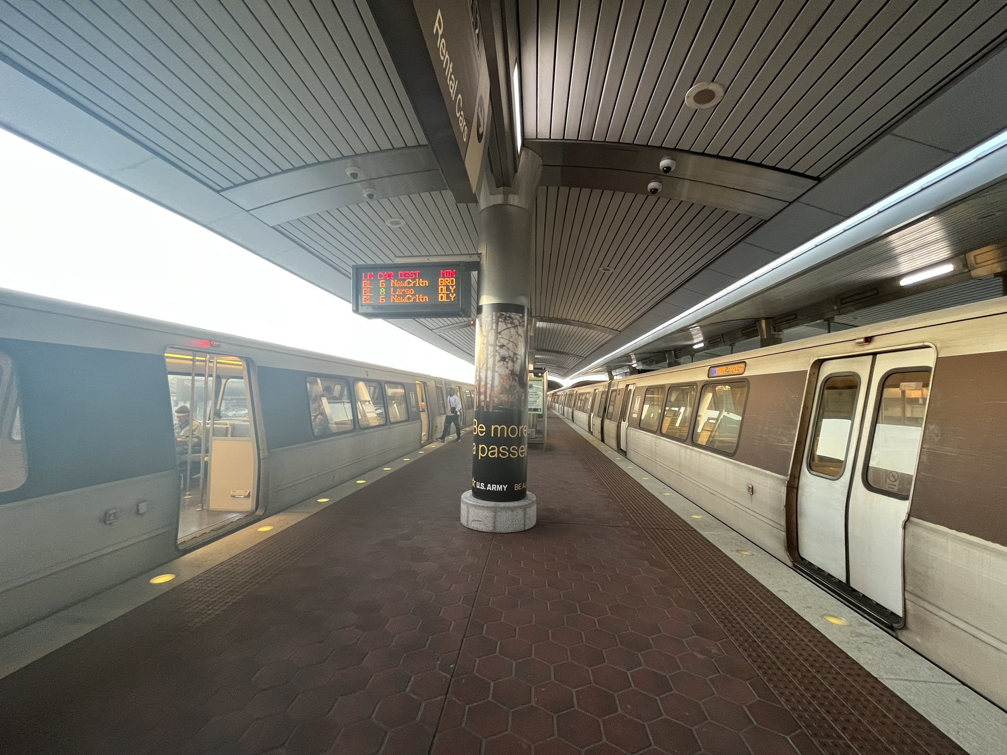 Joy Wang on Twitter: "Train on the right taking off now after sitting for a while. You can see ...