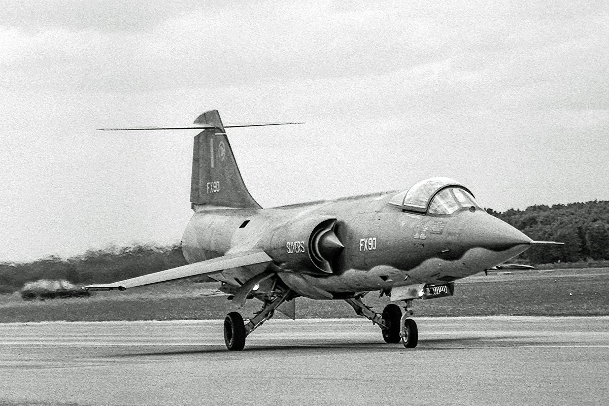 TheGhostRider31 on Twitter: "RT @GbhvfRon: Belgian AF 'Slivers' F-104 display at Mildenhall ...