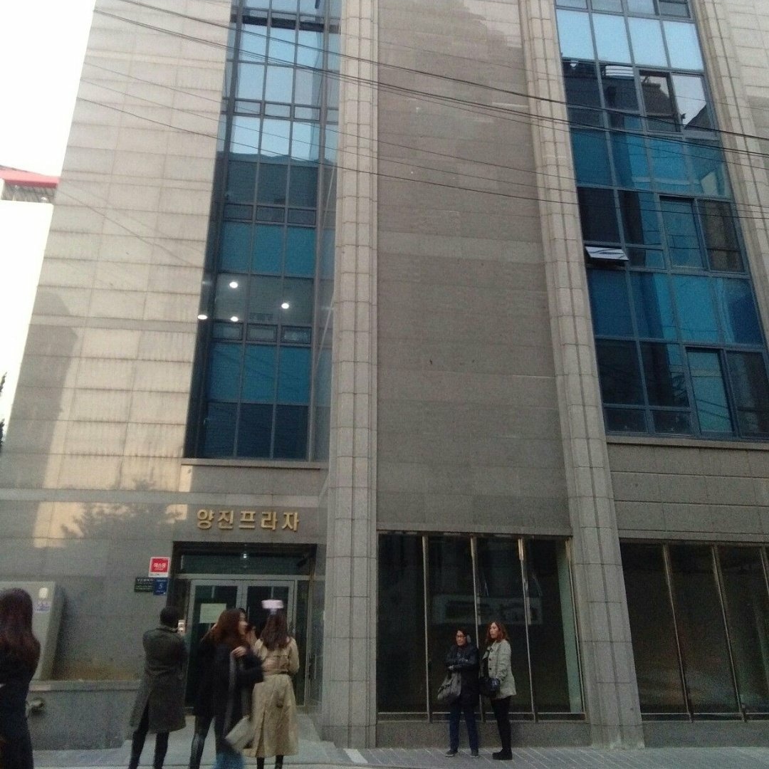 fairysoob on Twitter: "RT @CarSant__: A Taehyun le regalaban una lata de Sprite en la tienda de ...