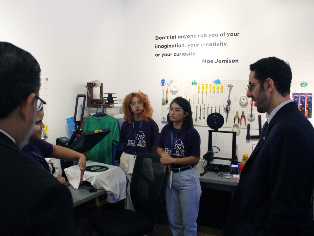 Gabriela Gomez Pasquali on Twitter: "RT @laembajada: ¡Hoy inauguramos el Ben’s Maker Lab! 🧪🔬 Un ...