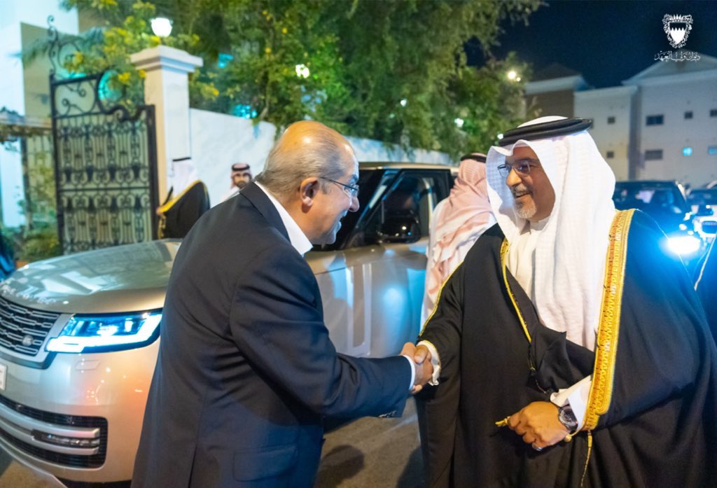 أخبار سمو ولي العهد on Twitter: "HRH the CP and PM #Salman_bin_Hamad visits the majlis of the ...