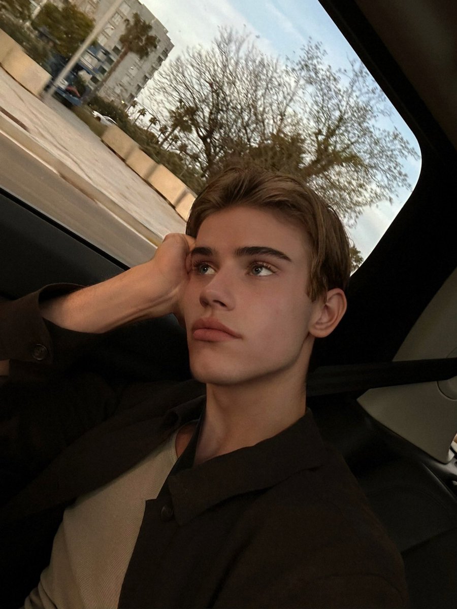 Daniel Knight on Twitter: "RT @LorenzoBoldxx: Guess what I’m daydreaming about ;)"