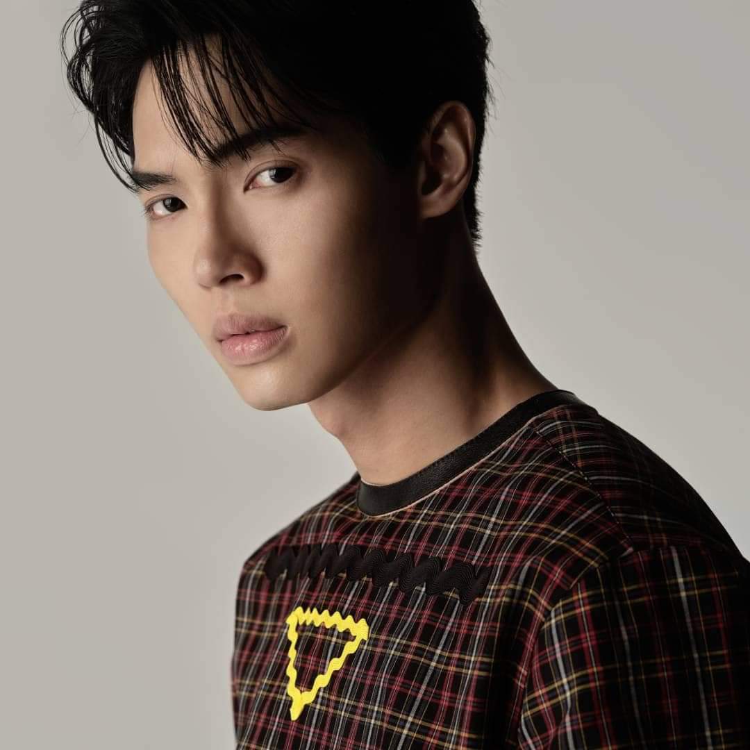 Mackey on Twitter: "RT @headlinermnl: Thai singer-actor #WinMetawin for Prada's Spring-Summer ...