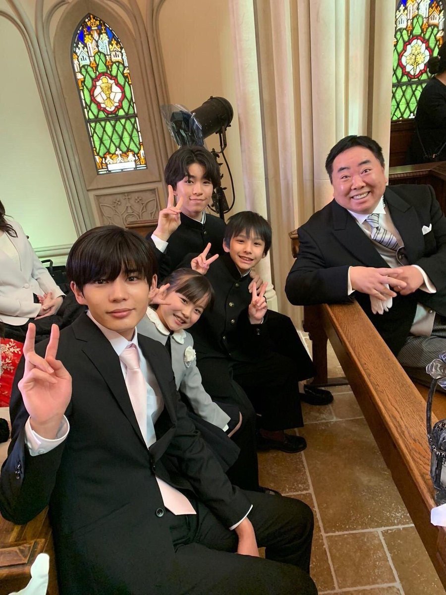 Tbs火ドラ『王様に捧ぐ薬指』【公式】 On Twitter / 放送開始まであと6日! ˗ˏˋ📢 綾華橋本環奈 さんの結婚式に参列した、金太郎さん・陸くん・海くん・空くん・風華