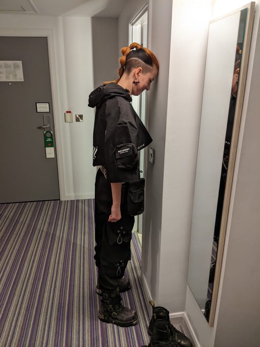 TW Pornstars - Gremlin Raven 🖤🧡. Pictures and videos from Twitter.