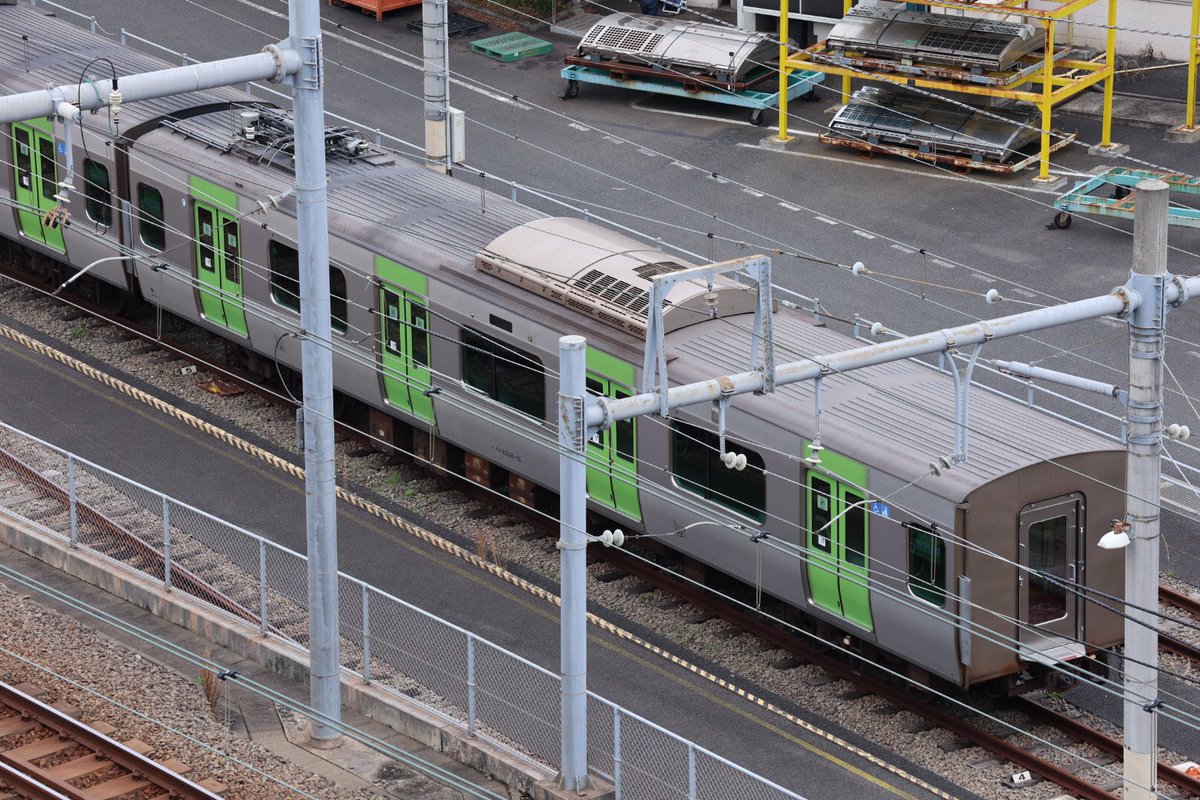 品オサ on Twitter: "2023.4.12 E235系 トウ05編成 TK入場中 大崎支線脇の山6番線留置中が3-9号車から5-9号車になりました。 #E235系"