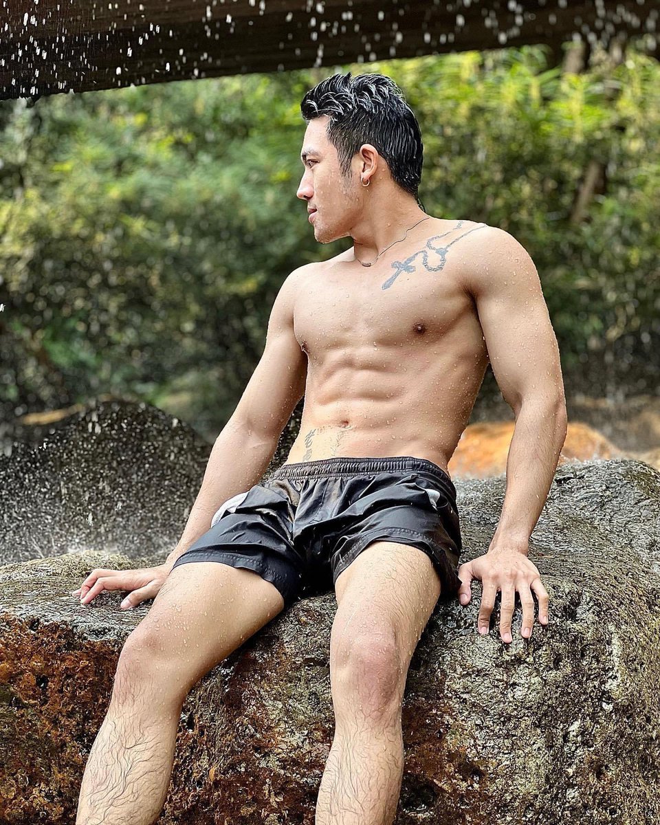 KU SEXY BOY on Twitter: "“สงกรานต์นอกบ้านมันร้อน เข้าห้องล็อคกลอนเล่นน้ำกับเรามั้ย” 💚💦 -นัท IG ...