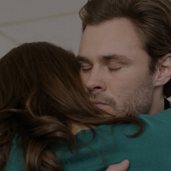 sarah on Twitter: "voight was so done with their antics in season 1 let alone 9 years later lol"